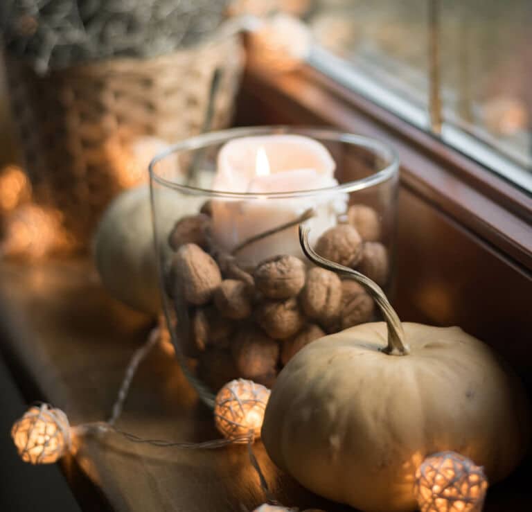 How to Bring The Feeling of Fall Indoors: Autumn Window Trends
